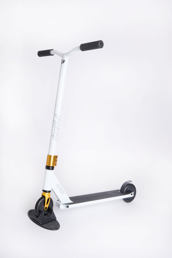 Pivot X-Ride White & Gold Scooter – Amnesia